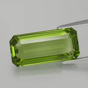 8.20ct Natural Lively Green Peridot, Octagon / Emerald Cut, VVS