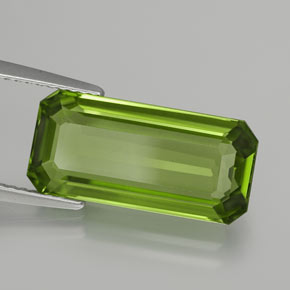 8.20ct Natural Lively Green Peridot, Octagon / Emerald Cut, VVS